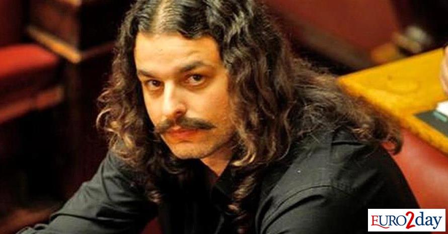 Με το βουλευτικό αυτοκίνητο ξέφυγε ο Μπαρμπαρούσης από τα μπλόκα