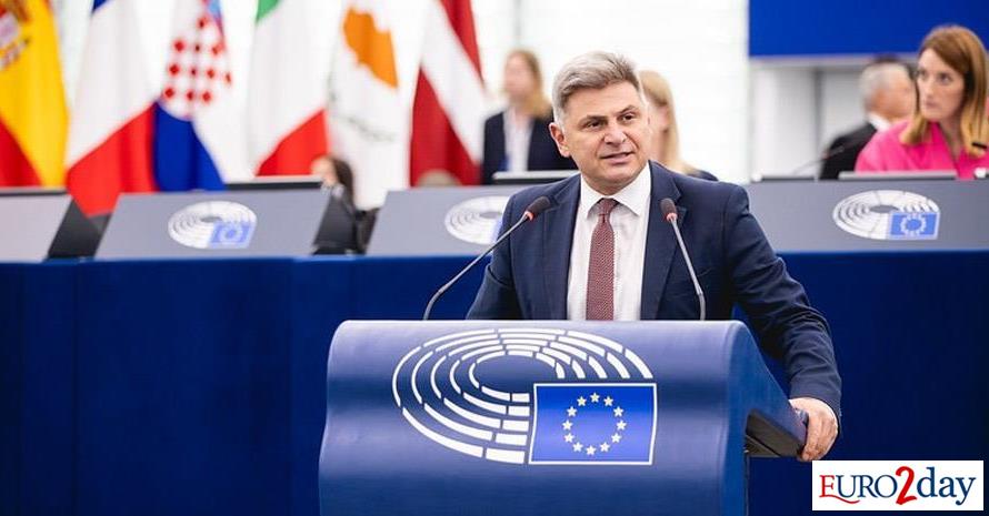 Στο ΠΑΣΟΚ ο ευρωβουλευτής Νικόλας Φαραντούρης